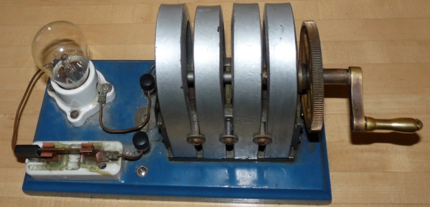 Dynamo, Hand Crank – L.R. Ingersoll Wonders of Physics Museum – UW–Madison