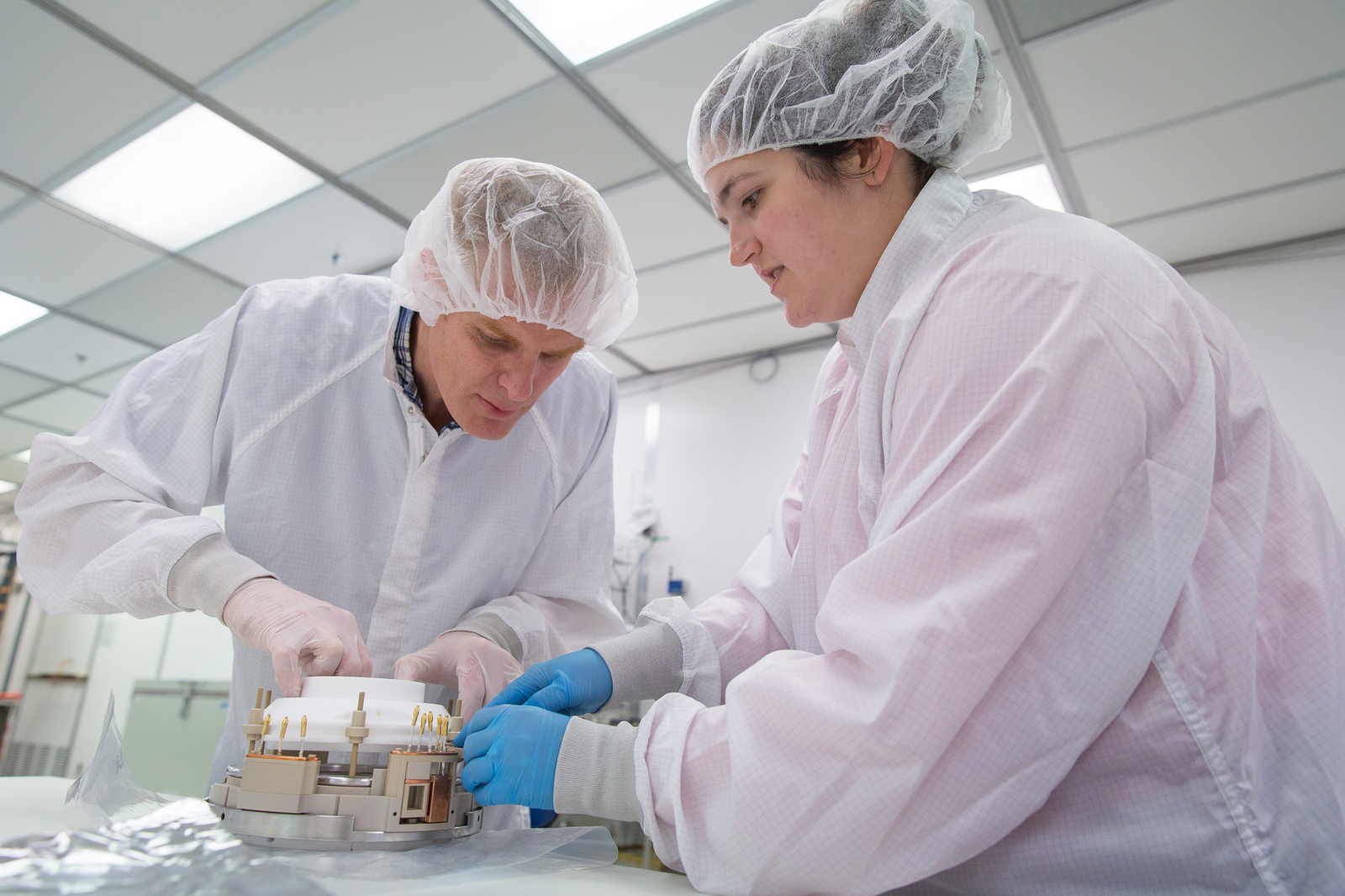 Prototype of LUX-ZEPLIN Dark Matter Detector Tested at SLAC ... Prototype of LUX-ZEPLIN Dark Matter Detector Tested at SLAC ...