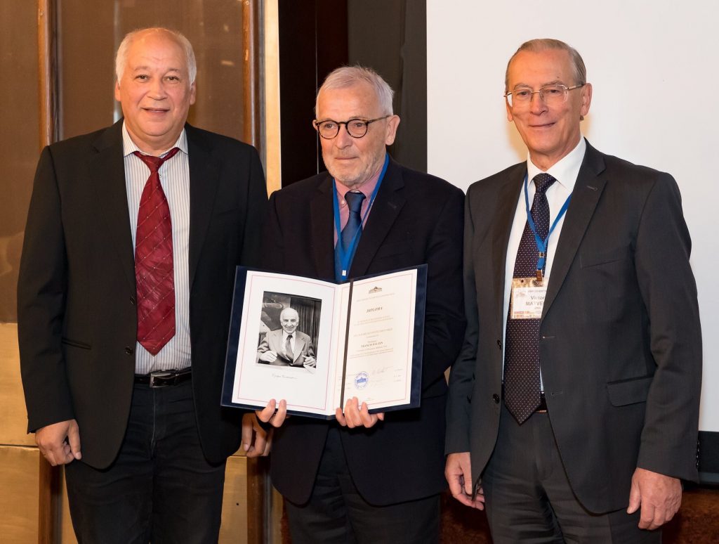 Prof. Francis Halzen awarded 2018 Bruno Pontecorvo Prize – Department ...